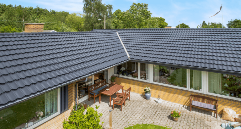 Decra tag | Hvad koster det? (Pris i 2025) → Se den her